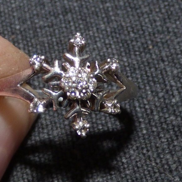 Disney | Jewelry | 6ctw Enchanted Disney Diamond Elsa Frozen Snowflake ...
